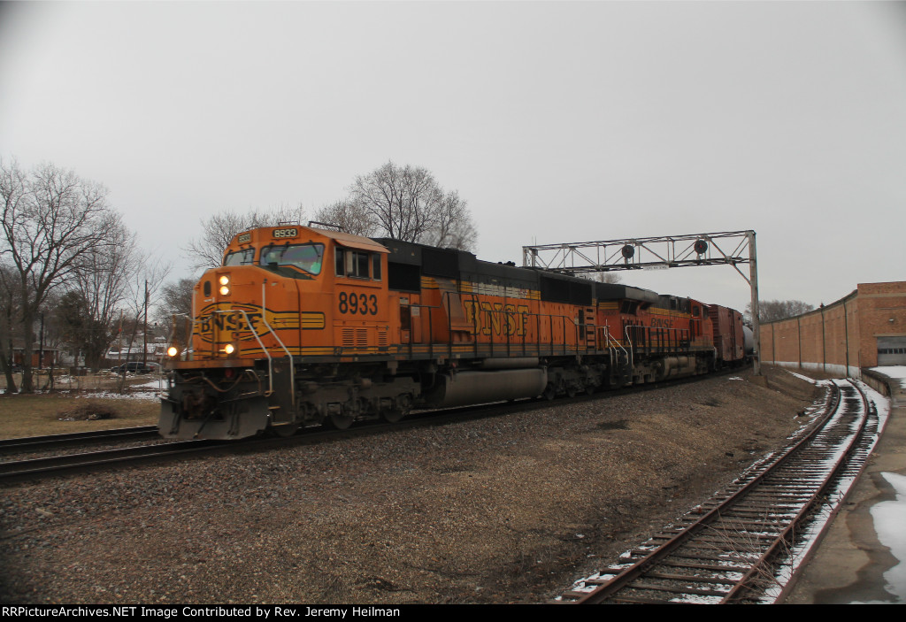 BNSF 8933 & 7900 (9)